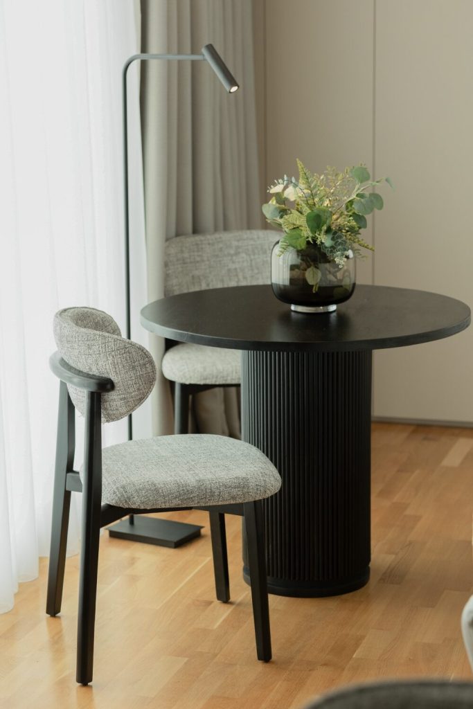 Amenajarea unui apartament din București integrează în contemporan ...